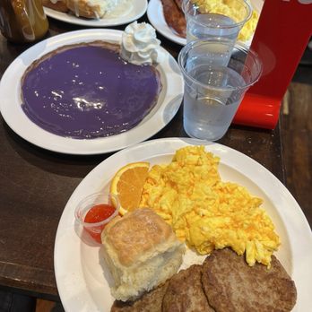 LUDI’S RESTAURANT & LOUNGE - Updated May 2024 - 598 Photos & 249 ...