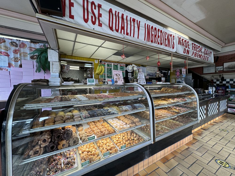 DONUT WORLD - Updated December 2025 - 227 Photos & 329 Reviews - 1399 ...