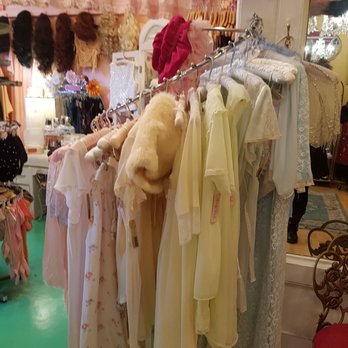 PRETTY PARLOR - Updated January 2026 - 114 Photos & 111 Reviews - 119 ...