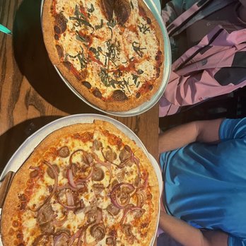 LIBRARY PIZZA & PUB - Updated December 2025 - 39 Photos & 47 Reviews ...