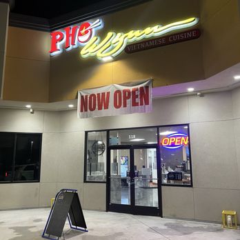 PHO WYNN - Updated December 2025 - 27 Photos & 16 Reviews - 1040 S 12th ...
