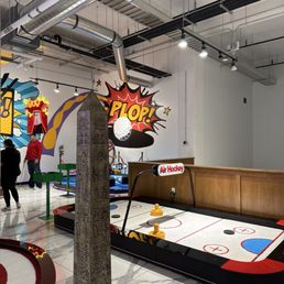 FAT PUTTER - Updated November 2025 - 28 Photos - 713 Walnut St, Des ...