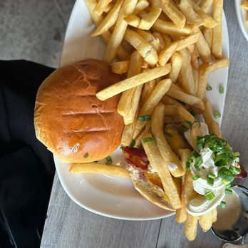 TRACKS - Updated November 2025 - 350 Photos & 667 Reviews - 108 W Main ...