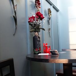 FOUR ROSES CAFE - Updated December 2025 - 348 Photos & 303 Reviews ...
