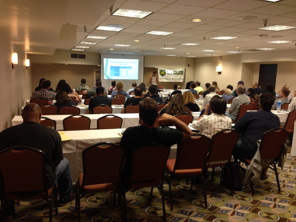 420 COLLEGE - Updated August 2025 - 24 Photos - 2329 E Ashlan Ave ...