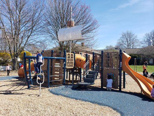 JAMESTOWN COMMUNITY PLAYGROUND - Updated August 2025 - 43 Photos & 13 ...
