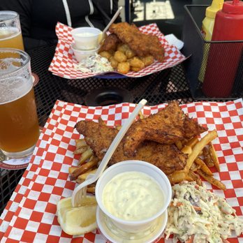 PACIFIC INN PUB - Updated May 2024 - 230 Photos & 409 Reviews - 3501 ...