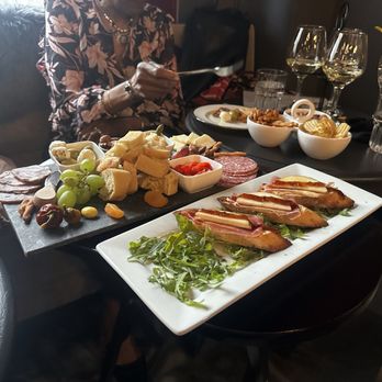 THE LAZY BALLERINA WINE BAR - Updated January 2025 - 22 Photos & 25 Reviews - 319 S Meridian ...