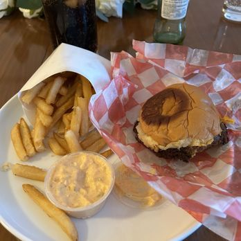 7TH STREET BURGER - Updated May 2024 - 119 Photos & 80 Reviews - 80 ...