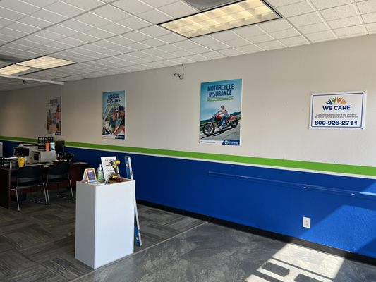 FREEWAY INSURANCE - Updated August 2025 - 11 Photos - 1221 W Airport ...