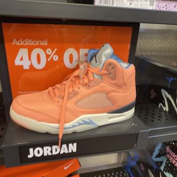 NIKE COMPANY STORE - Updated September 2024 - 628 Photos & 473 Reviews ...