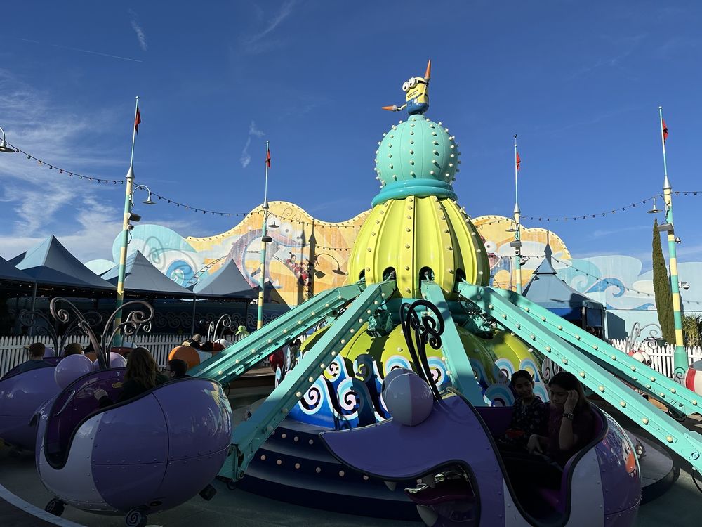 SILLY SWIRLY FUN RIDE - 100 Universal City Plz, Universal City ...