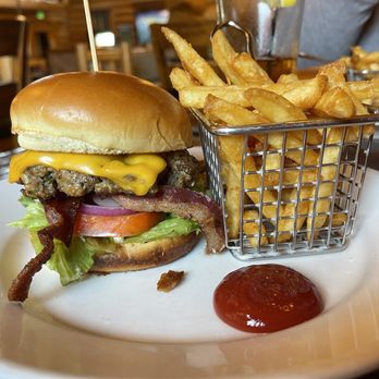 VILLAGE TAPHOUSE AND GRILL - Updated January 2026 - 463 Photos & 215 ...