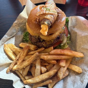 SHINDIGS COUNTRY KITCHEN BAR & STAGE - Updated June 2025 - 113 Photos ...