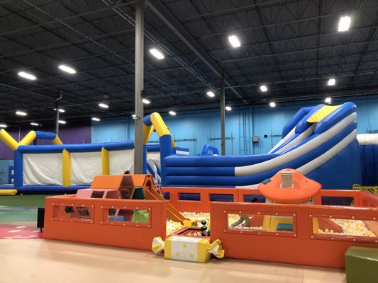 THE BIG BOX FAMILY ENTERTAINMENT HUB - 15 Photos - 944 65 Avenue NE ...