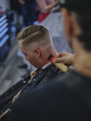 DIAMOND BLADE BARBER STUDIO - Updated December 2025 - 40 Photos & 32 ...