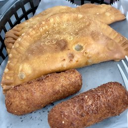 TROPICAL BAKERY & RESTAURANT - Updated July 2024 - 112 Photos & 114 ...