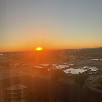 RAMADA HOTEL & CONVENTION CENTER BY WYNDHAM TOPEKA DOWNTOWN - Updated ...