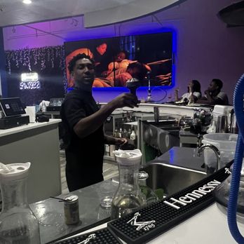 SWIGZZ RESTAURANT AND LOUNGE - Updated November 2024 - 29 Photos & 21 ...