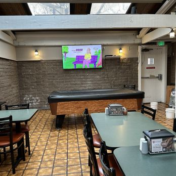 ROUND TABLE PIZZA - Updated October 2025 - 118 Photos & 129 Reviews ...