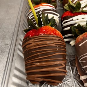 GARDEN GATE CANDY - Updated July 2024 - 32 Photos & 31 Reviews - 928 E ...