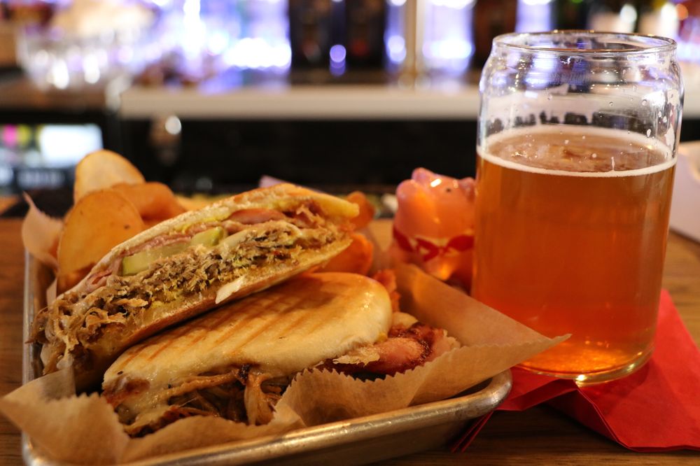 THE IRON PIG SMOKEHOUSE - 157 Photos & 230 Reviews - Barbeque - 143 W ...