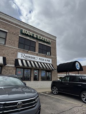 RIVERSIDE PIZZA & PUB - Updated June 2026 - 68 Photos & 168 Reviews ...