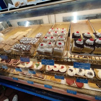 MIKE’S PASTRY - Updated March 2025 - 7994 Photos & 9289 Reviews - 300 ...