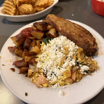 ROUNDABOUT DINER & LOUNGE - Updated July 2024 - 394 Photos & 626 ...