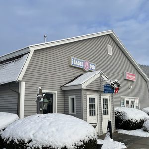 BETWEEN ROUNDS BAGEL DELI & BAKERY - Updated December 2025 - 128 Photos ...