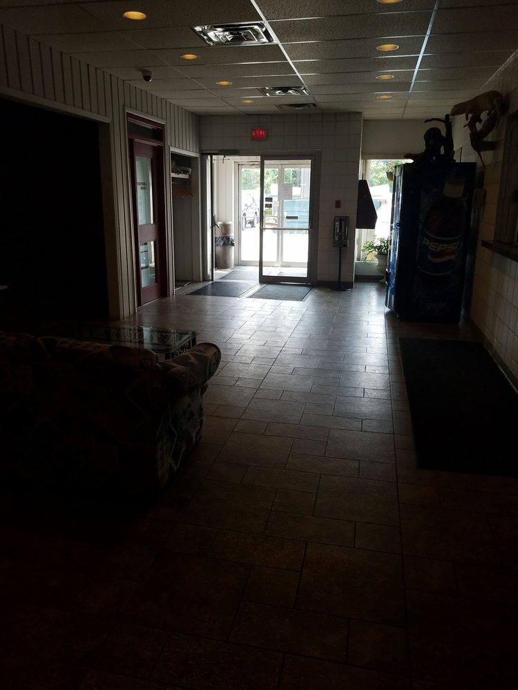 WHITE OTTER INN - Updated January 2026 - 710 Mackenzie Aveune E ...