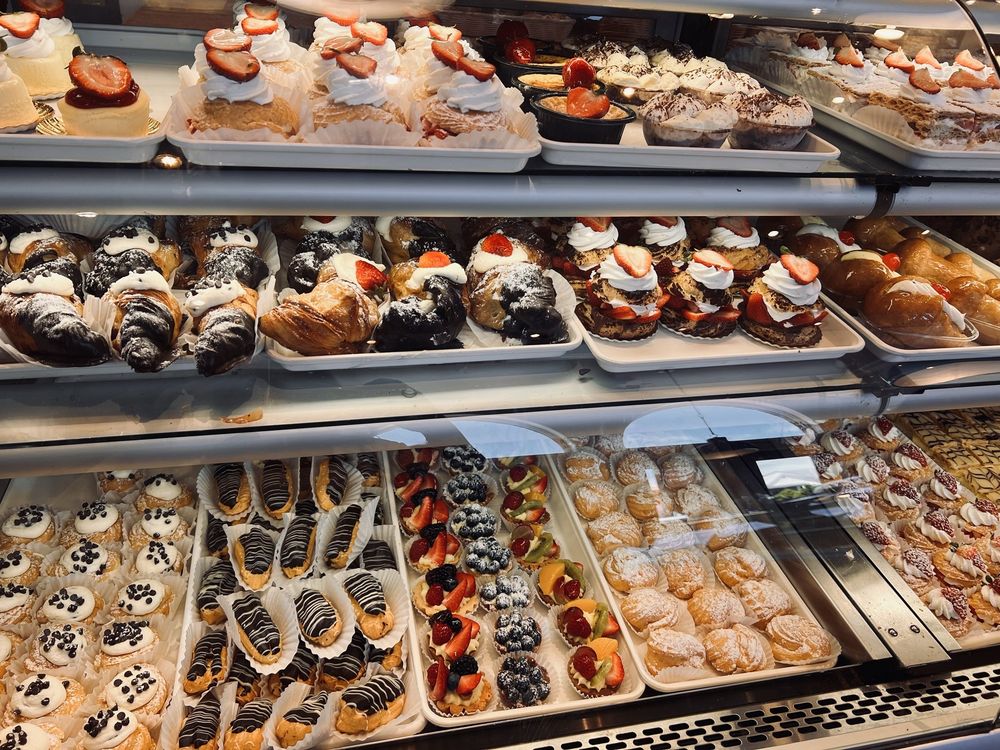 ST ROCCO’S BAKERY - Updated October 2025 - 248 Photos & 237 Reviews - 4 Saint Rocco Pl, Glen ...