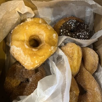 DONUT FRIAR - 389 Photos & 476 Reviews - 634 Pkwy, Gatlinburg ...