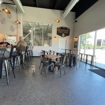 BREWERY THIRTY-THREE - Updated October 2025 - 68 Photos - 601 ...