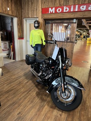 MIKE’S FAMOUS HARLEY-DAVIDSON - Updated October 2025 - 86 Photos & 37 ...