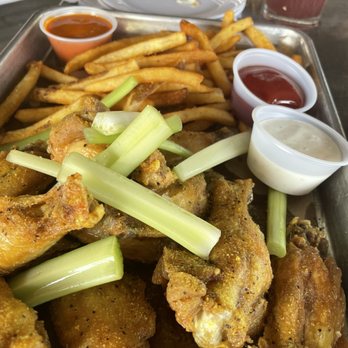SAUCED WING BAR - Updated May 2024 - 235 Photos & 247 Reviews - 215 W ...