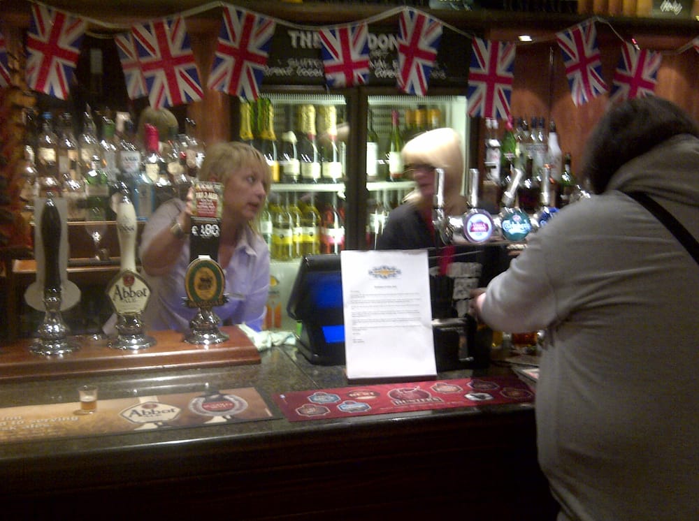 THE LONDON INN - Updated July 2025 - 15-16 Strand, Torquay, Torbay ...