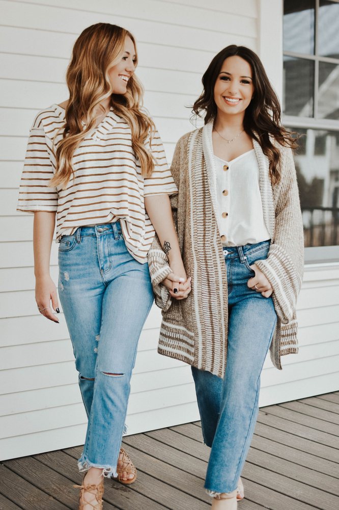 HUNT & LEROUX - Updated May 2025 - 24 Photos - 611 N Leroux St ...