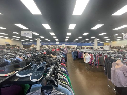 GOODWILL WEST TEXAS - MIDLAND LOOP 250 - Updated October 2025 - 4100 W ...