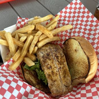 OFF THE RAILS BARBEQUE AND DRAFTHOUSE - Updated December 2025 - 142 ...