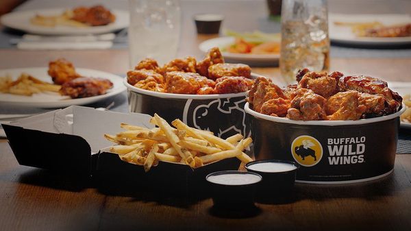 BUFFALO WILD WINGS ‘GO’ - Updated October 2025 - 28 Photos - 5316 N Broadway, Chicago, Illinois ...
