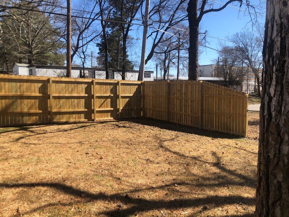 FENCE IN A HURRY - Updated July 2024 - 16 Photos - 155 Rockdale Ct, Hot ...