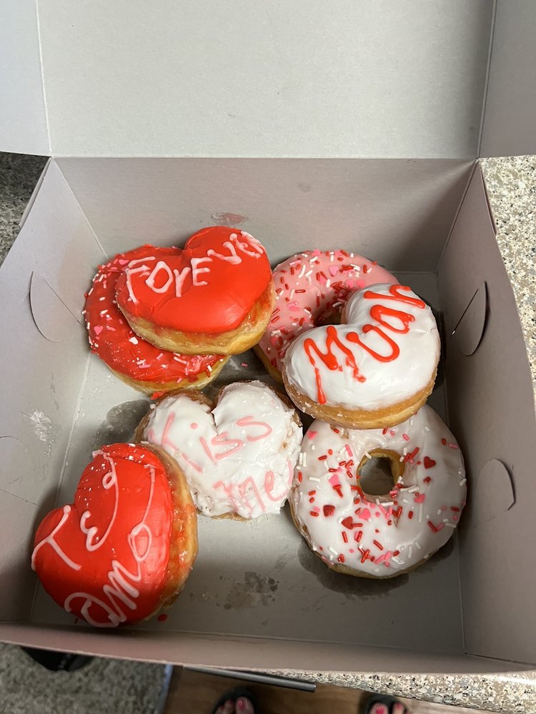 BETTER BE DONUTS & CAFE - Updated October 2025 - 141 Photos & 124 ...