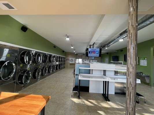 MI EZ LAUNDROMAT - Updated October 2025 - 24 Photos - 3811 Monroe St ...