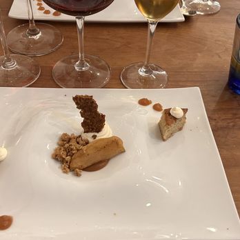 FLX TABLE - Updated June 2025 - 488 Photos & 111 Reviews - 22 Linden St ...