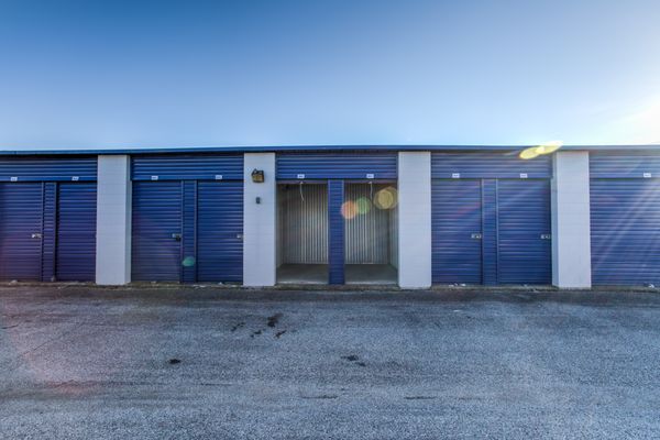 SIMPLY SELF STORAGE - WEST 10TH ST - Updated May 2024 - 10 Photos ...