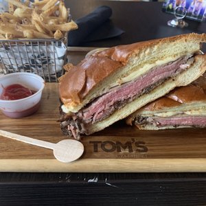TOM’S WATCH BAR - NATIONAL HARBOR - 53 Photos & 36 Reviews - 200 ...