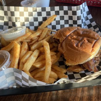 THE SHERIFF BURGER - Updated July 2024 - 100 Photos & 102 Reviews ...