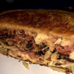 ROUNDHOUSE DELI - Updated December 2024 - 288 Photos & 344 Reviews ...