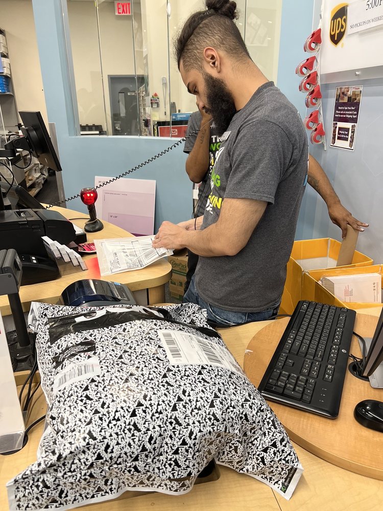 STAPLES - Updated December 2025 - 21 Photos & 70 Reviews - 105 W 125th ...